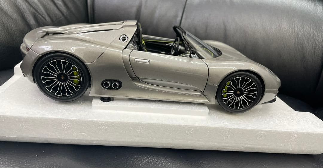 ポルシェ 918 スパイダー MINICHAMPS 1/18 リキッドメタル