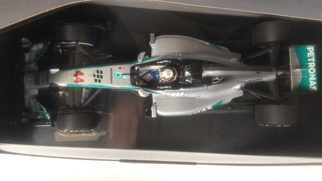 ミニチャンプス 1/18 メルセデス PETRONAS F1 L.ハミルトン