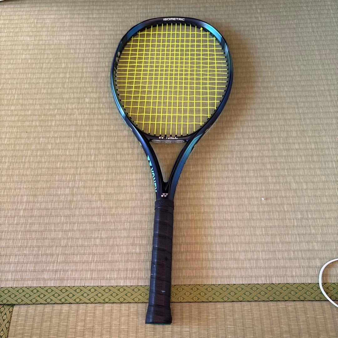 YONEX EZONE 100 テニスラケット　グリップ2