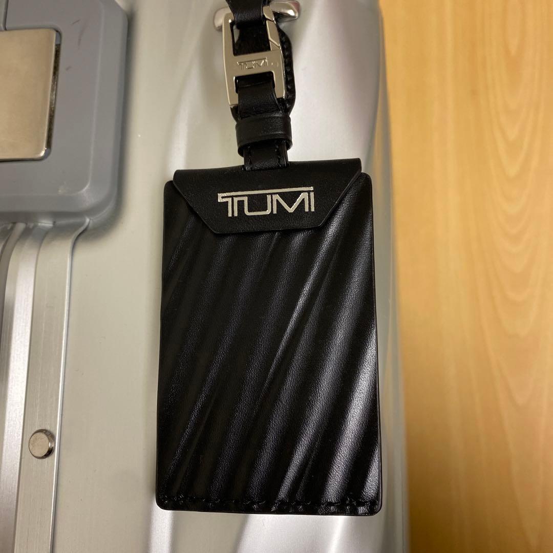 TUMI シルバーキャリーケース TSAロック付き