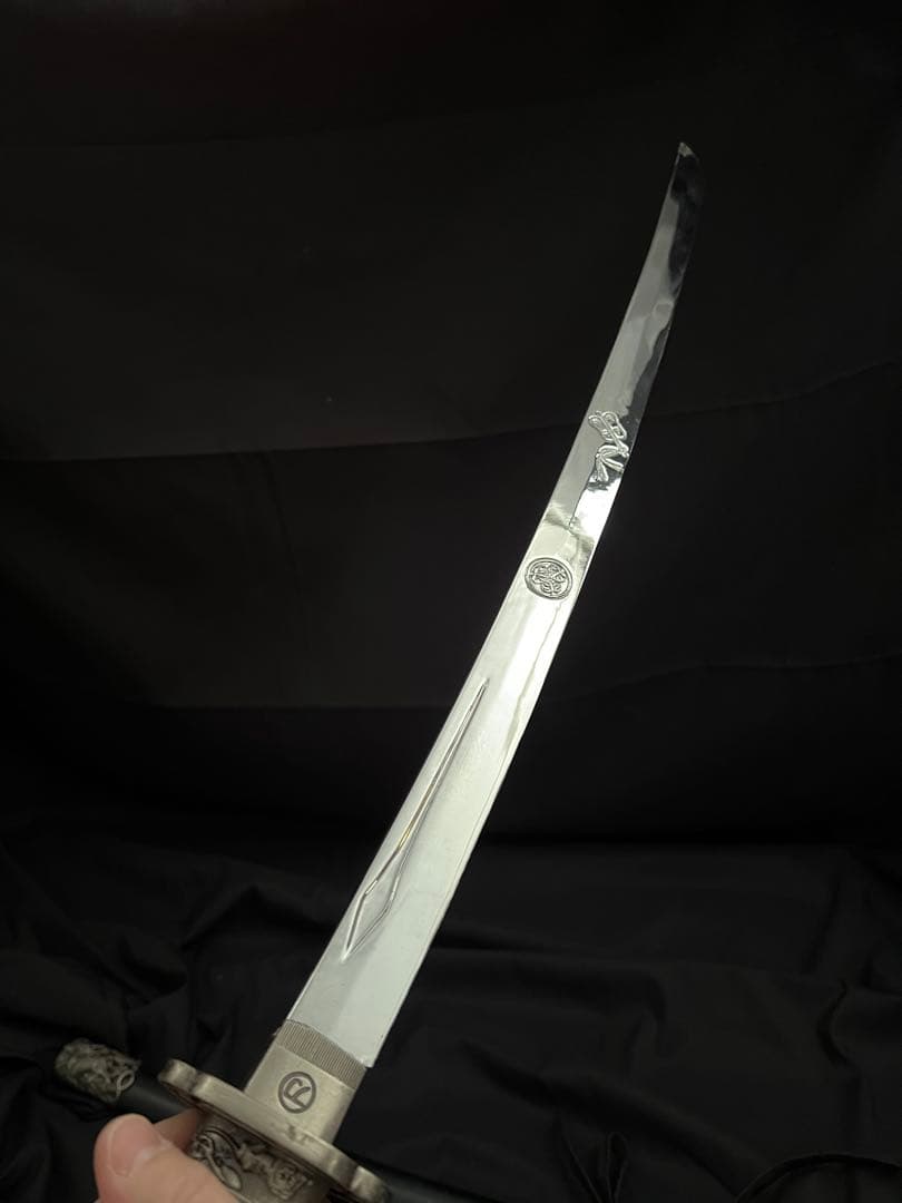 軍刀 龍頭模様銀柄　日本刀 模造刀 居合刀 武士道 鑑賞用 全長約82cm