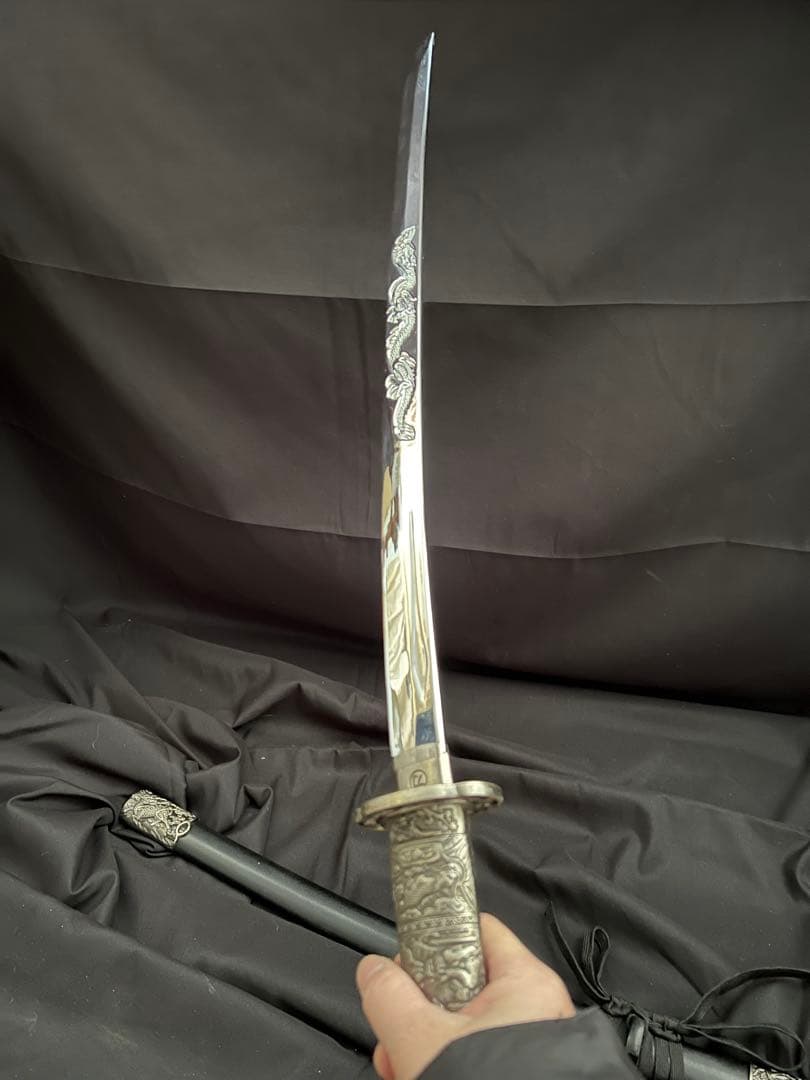 軍刀 龍頭模様銀柄　日本刀 模造刀 居合刀 武士道 鑑賞用 全長約82cm