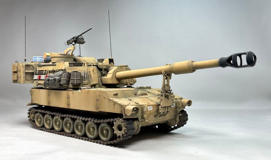 【完成品】イタレリ 1/35 アメリカ自走砲 M109 A6 パラディン