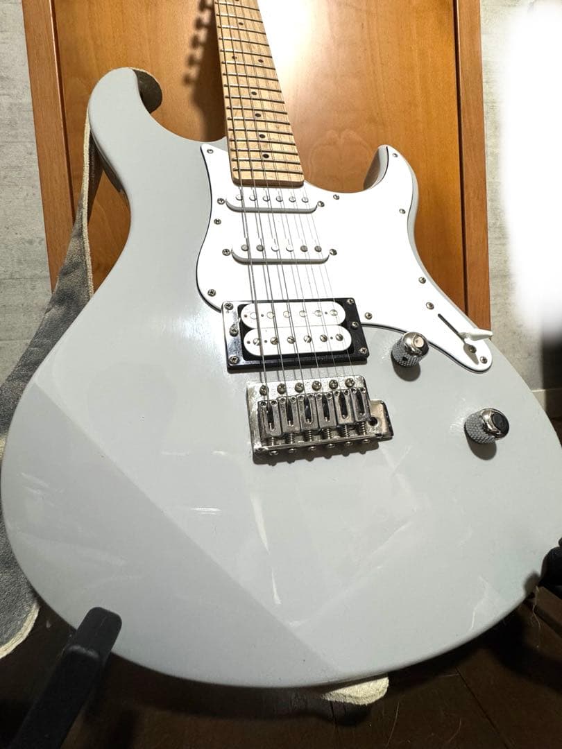 エレキギター YAMAHA PACIFICA グレー