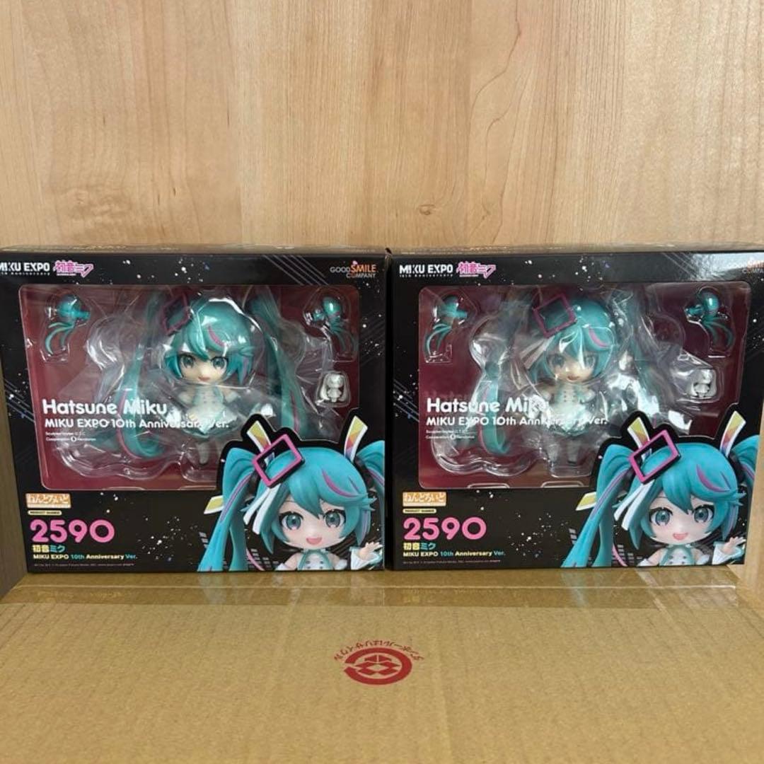 初音ミク　ねんどろいど　限定品　EXPO 10周年記念ver. フィギュア　2点
