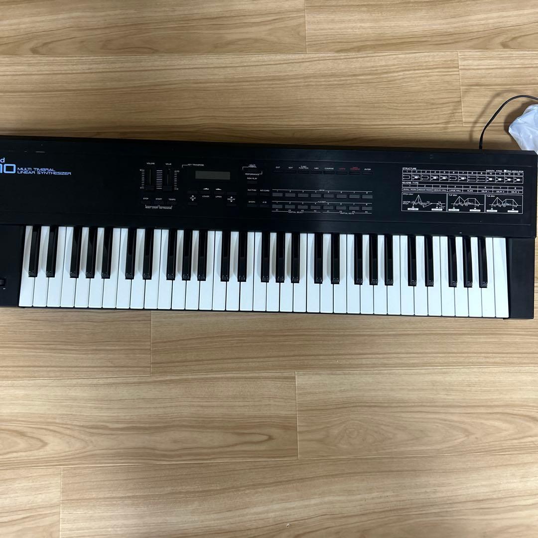 Roland D-10 シンセサイザー スタンド付き　値下げ中！！！