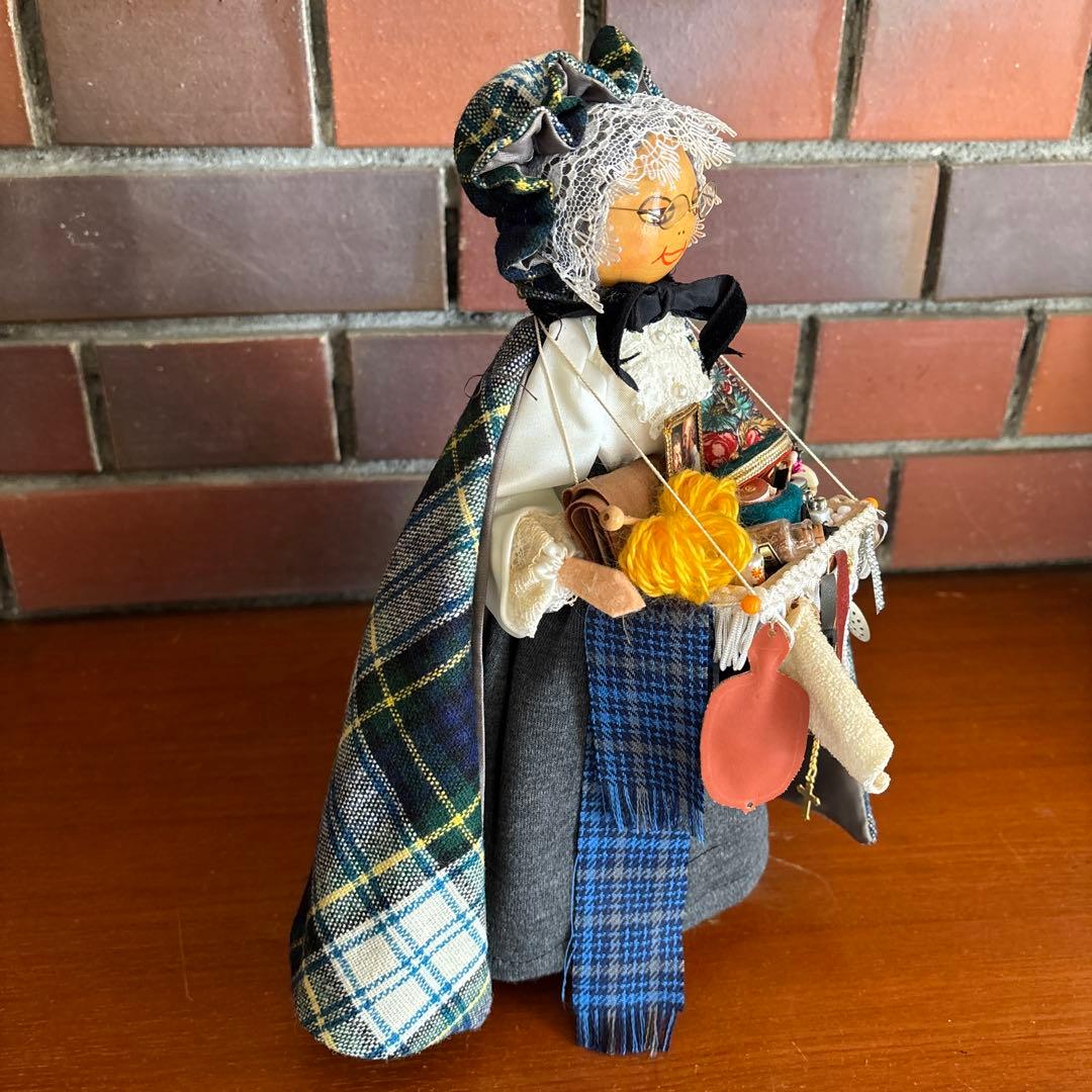 Granny Sweet Seller Doll 《ハンドクラフト屋さん》