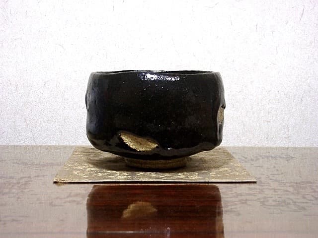 楽焼　大徳寺 大亀老師 銘：古里　陶工 佐々木輝夫 作　茶碗　共箱　無傷　保証。