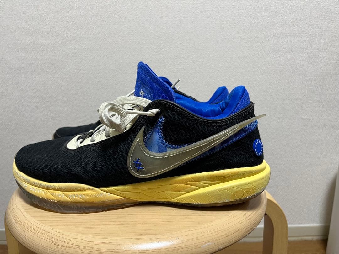 レブロン20 黒/青/黄色　LeBron
