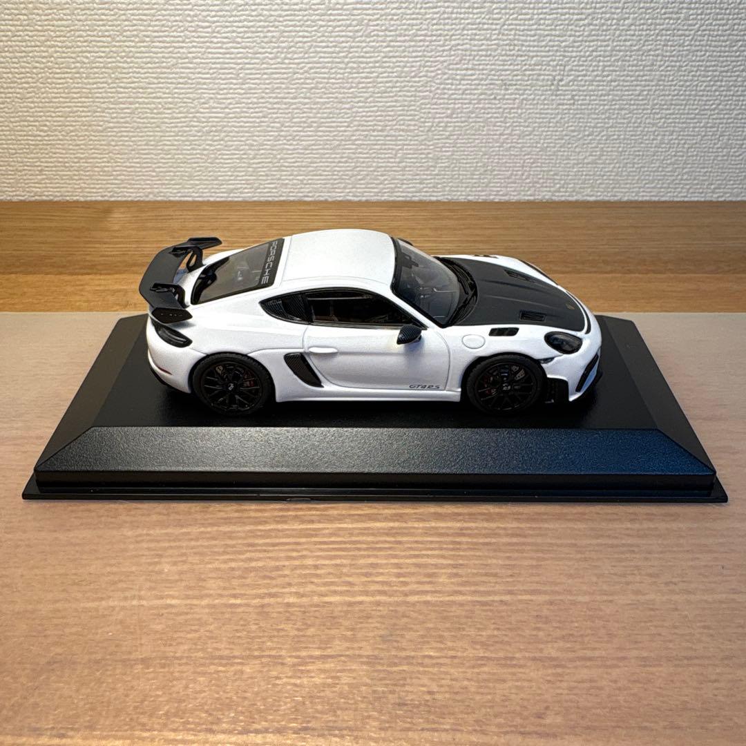 ミニチャンプス　ポルシェ　ケイマン　GT4 RS 1/43 ミニカー　ホワイト