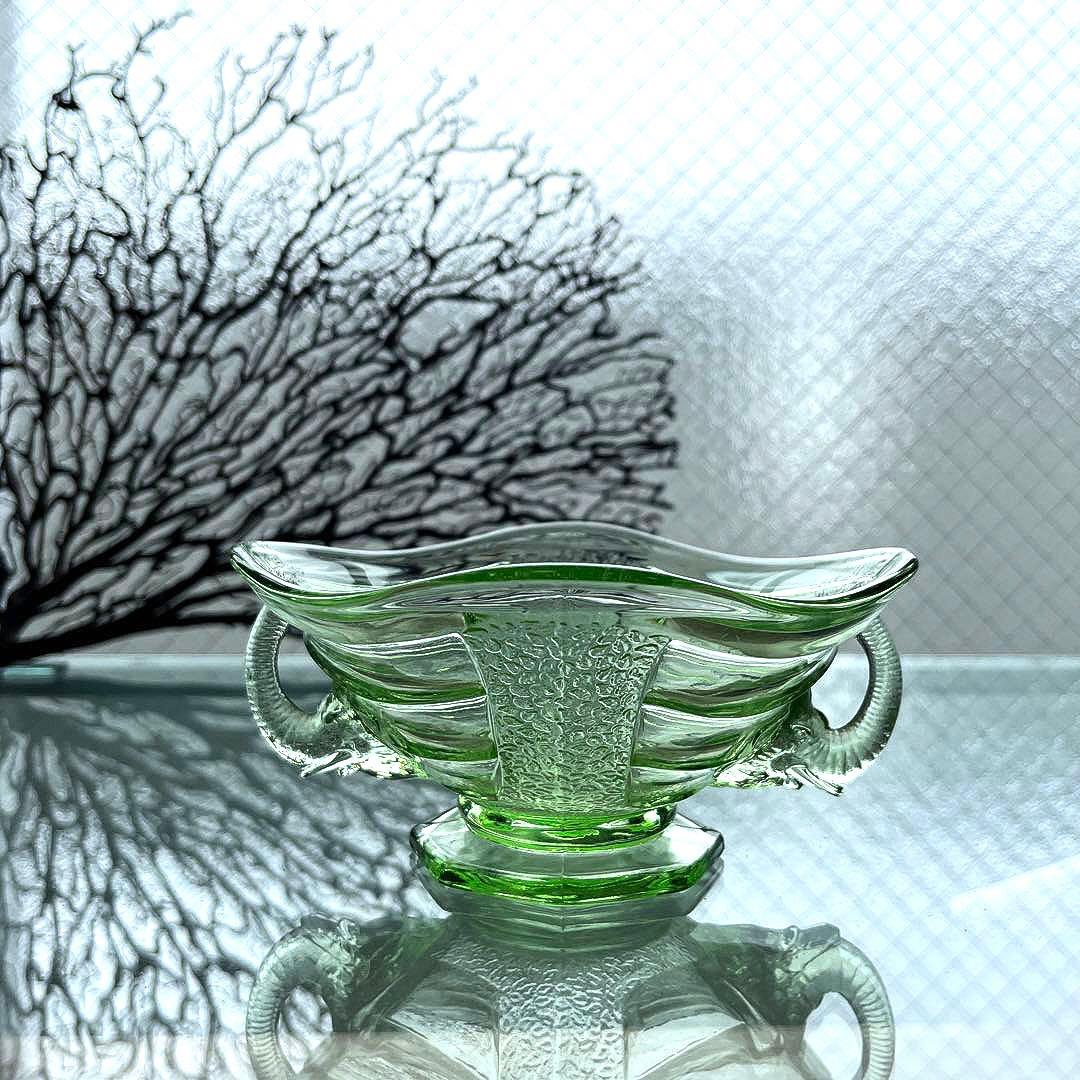 骨董　時代ガラス　フィギュリン　エレファント　象　プレスガラス　菓子器