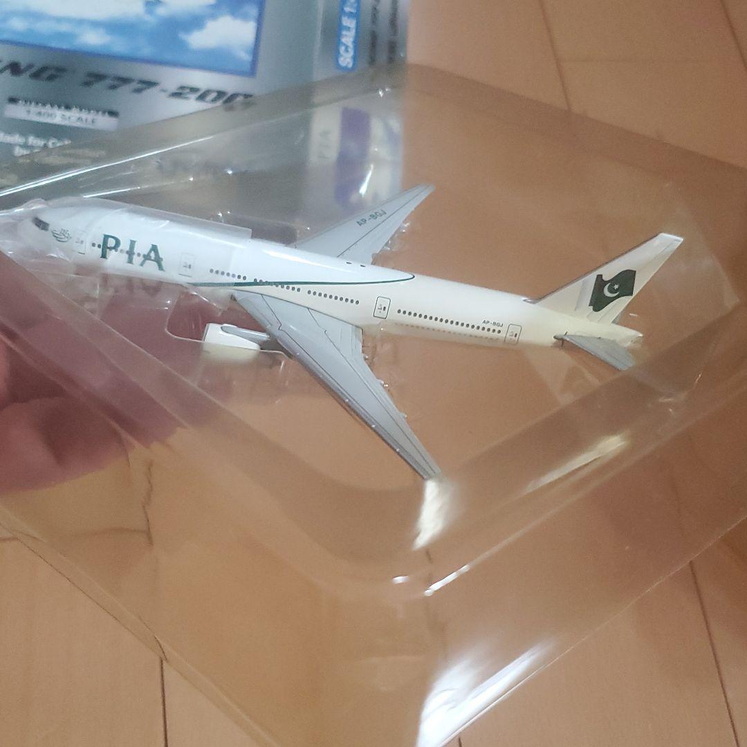 航空機・ヘリコプター PIA BOEING777-200