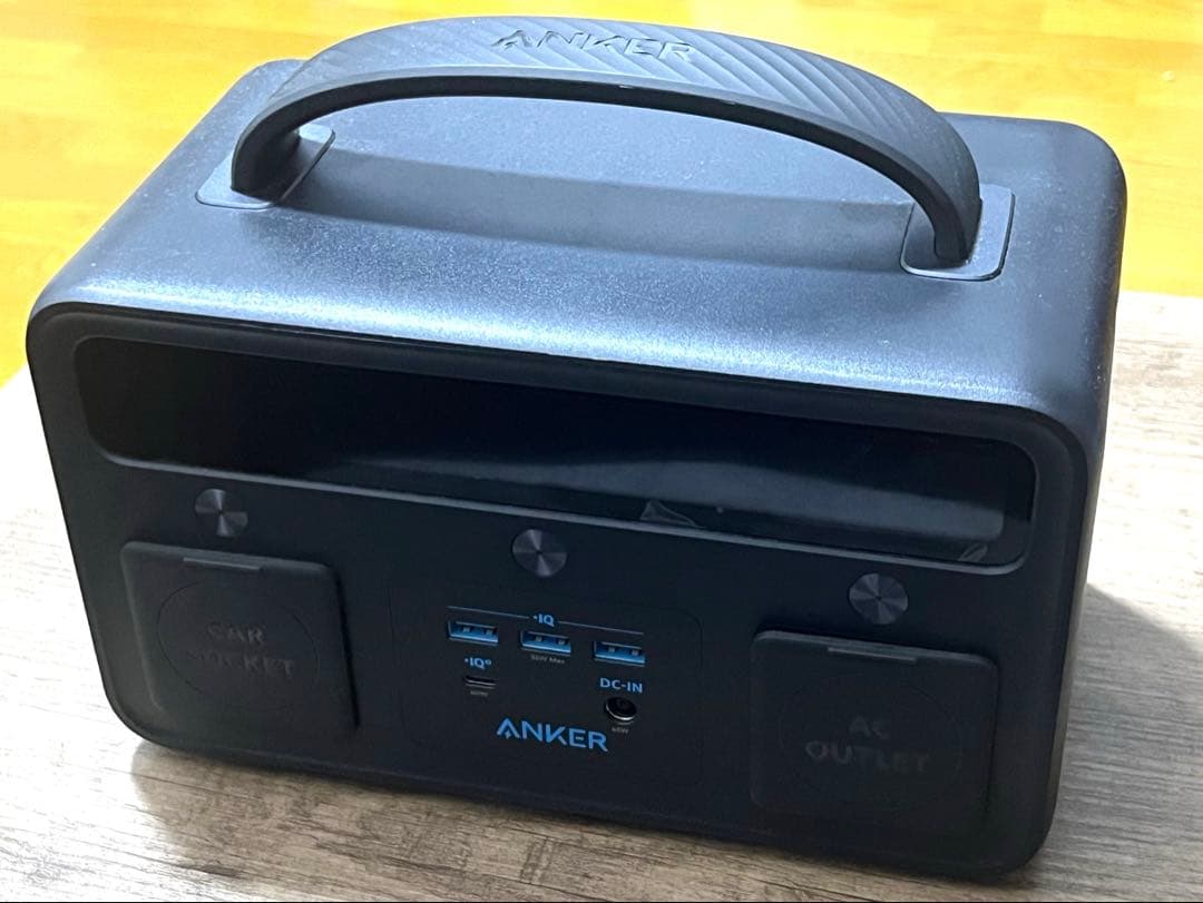 Anker PowerHouse II 400ポータブル電源