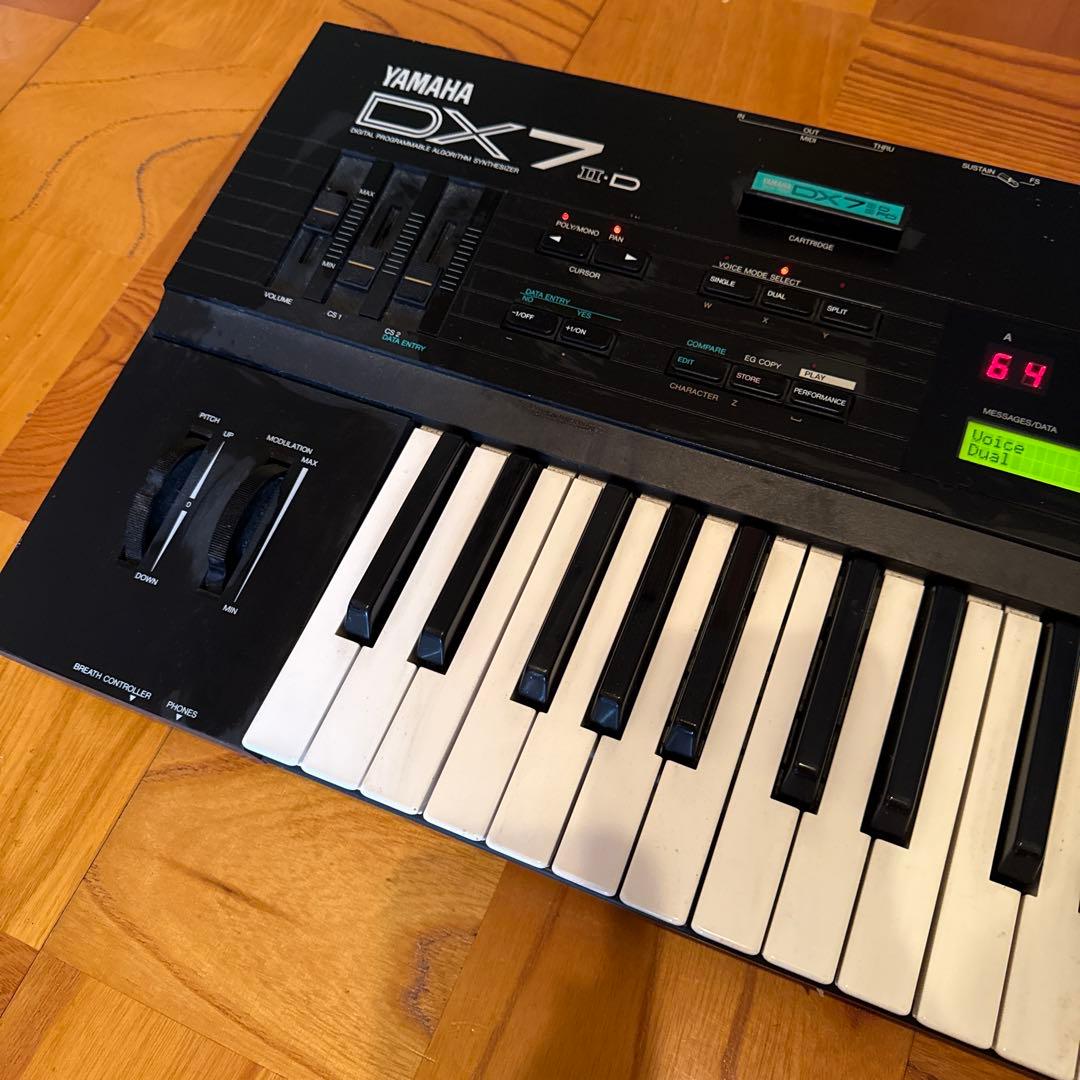 YAMAHA DX7 シンセサイザー