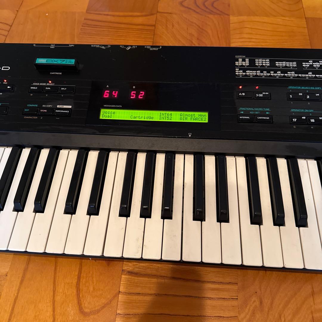 YAMAHA DX7 シンセサイザー