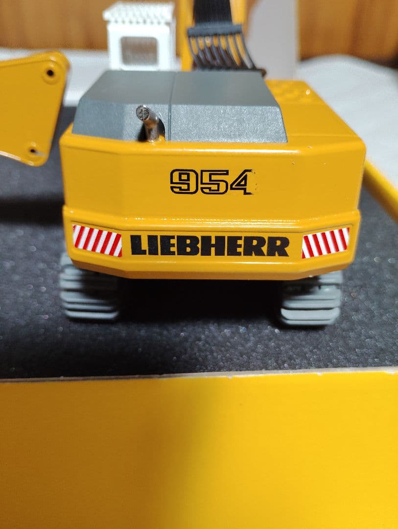 LIEBHERR R954BV解体機　絶版品