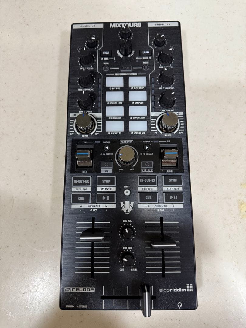 RELOOP MIXTOUR PRO DJコントローラー