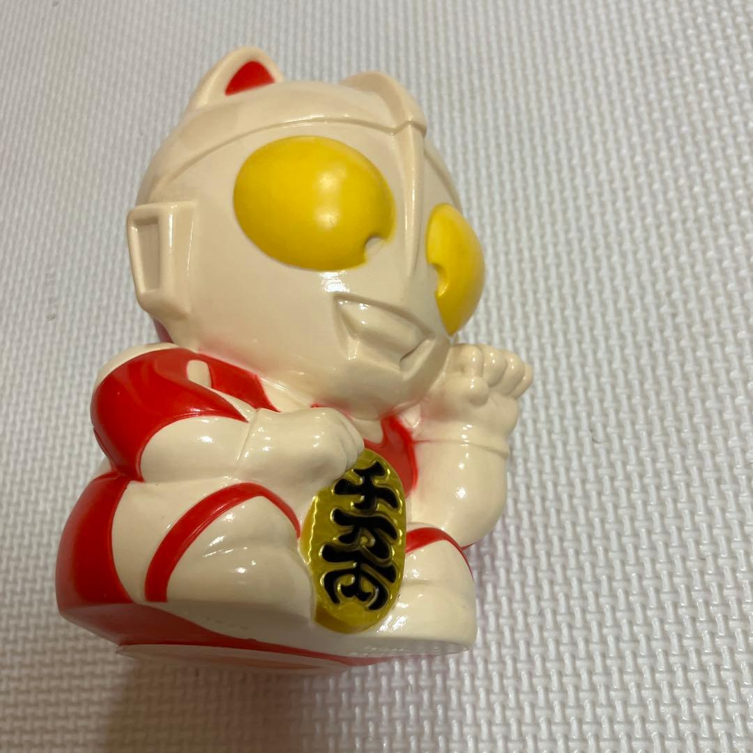 ウルトラマン　招き猫　貯金箱