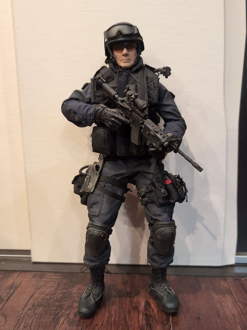 さ*ら様 ・SWAT フィギュア ・ホットトイズ ・1/6スケール