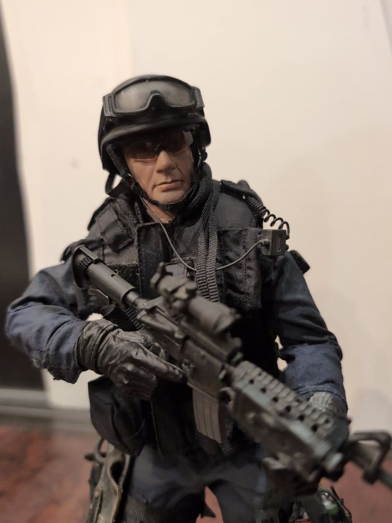 さ*ら様 ・SWAT フィギュア ・ホットトイズ ・1/6スケール