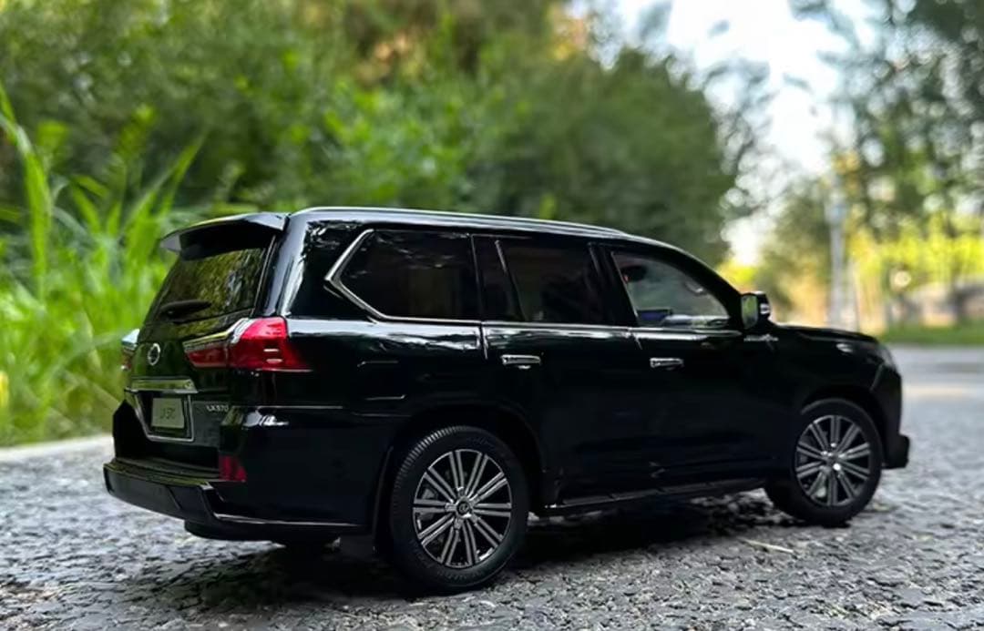 Lexus LX 570 1/18スケール モデル