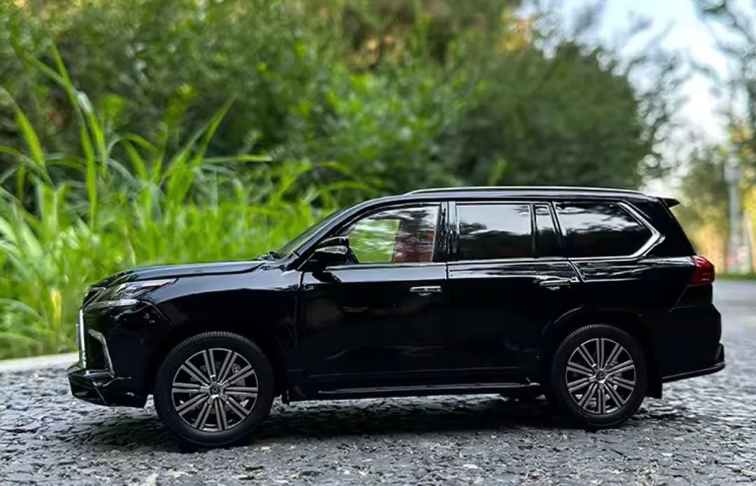 Lexus LX 570 1/18スケール モデル