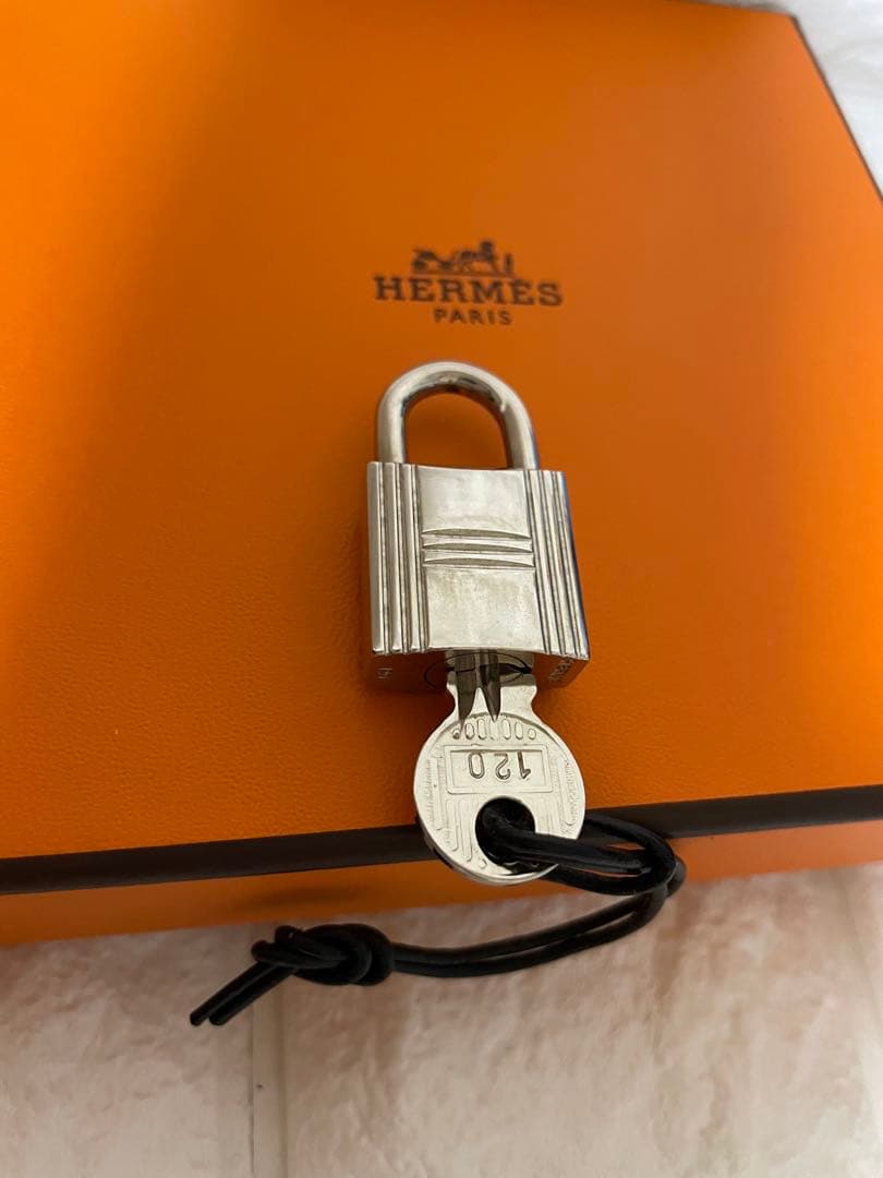 ☆HERMES ☆エルメスカデナ☆シルバー南京錠 ☆鍵1つ付き☆
