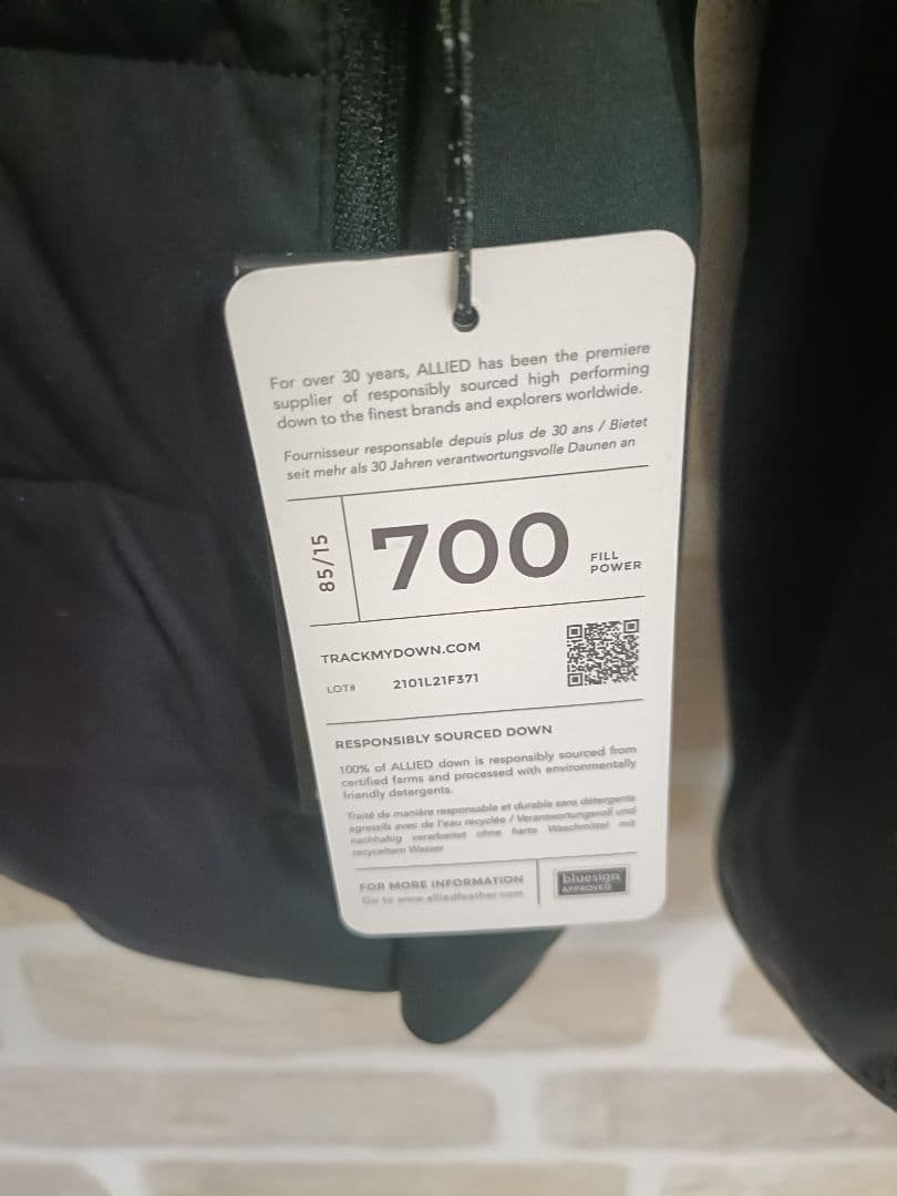 【新品♪】アンダーアーマー　ゴルフ　ダウンジャケット　黒 サイズM