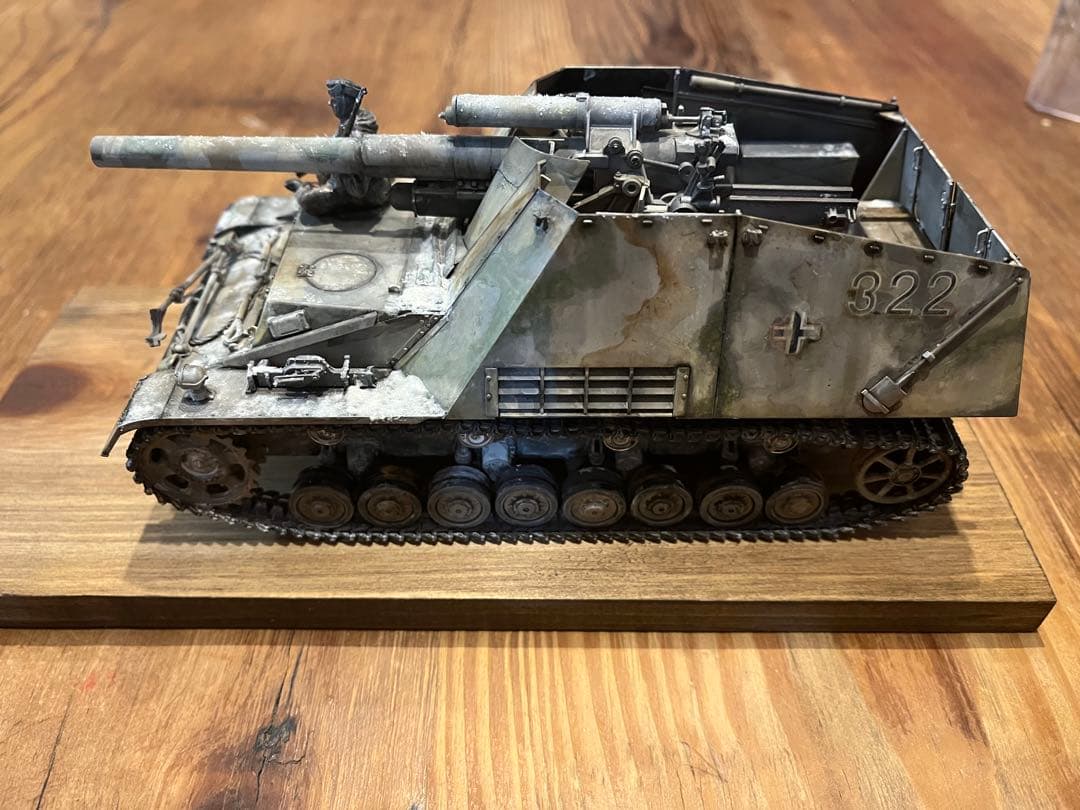 1/35 ドイツ自走砲フンメル冬季。迷彩色 兵士一体。配置自由。