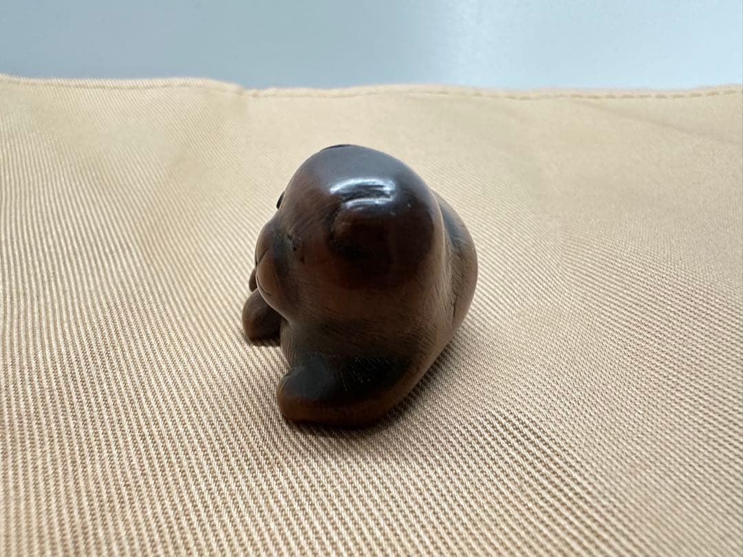 根付(netsuke) 犬の値付　友重作　木製　江戸時代