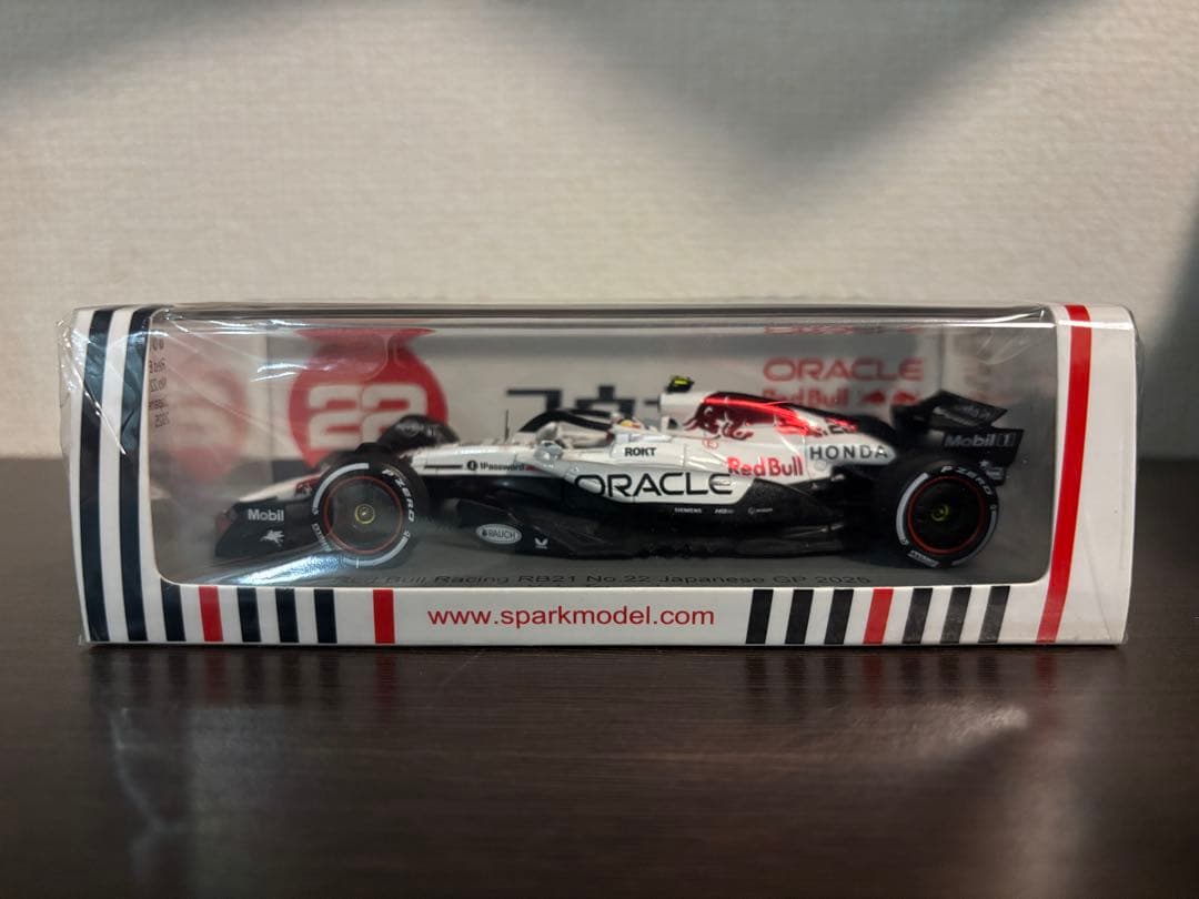 ミニカー Red Bull Racing RB21 Yuki Tsunoda 1/43