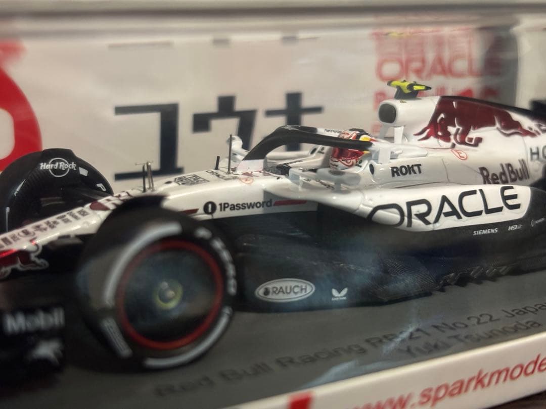 ミニカー Red Bull Racing RB21 Yuki Tsunoda 1/43