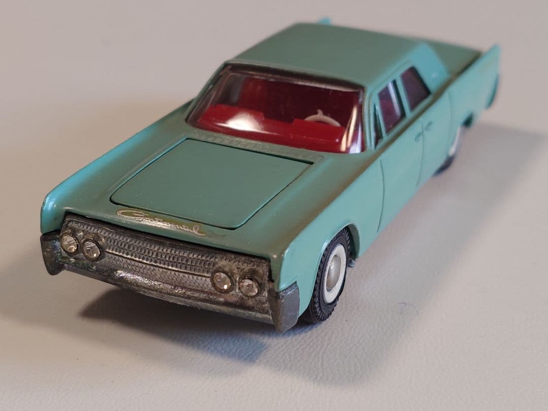 TEKNO NO.829 LINCOLN CONTINENTAL （ブルー）
