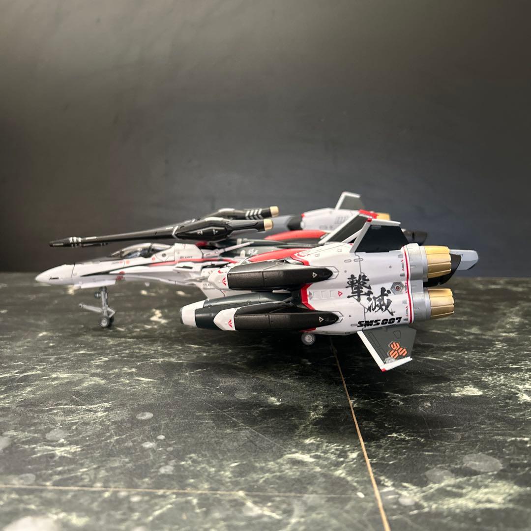 マクロス1/72VF-25Fトルネードメサイアバルキリー　プラモデル完成品