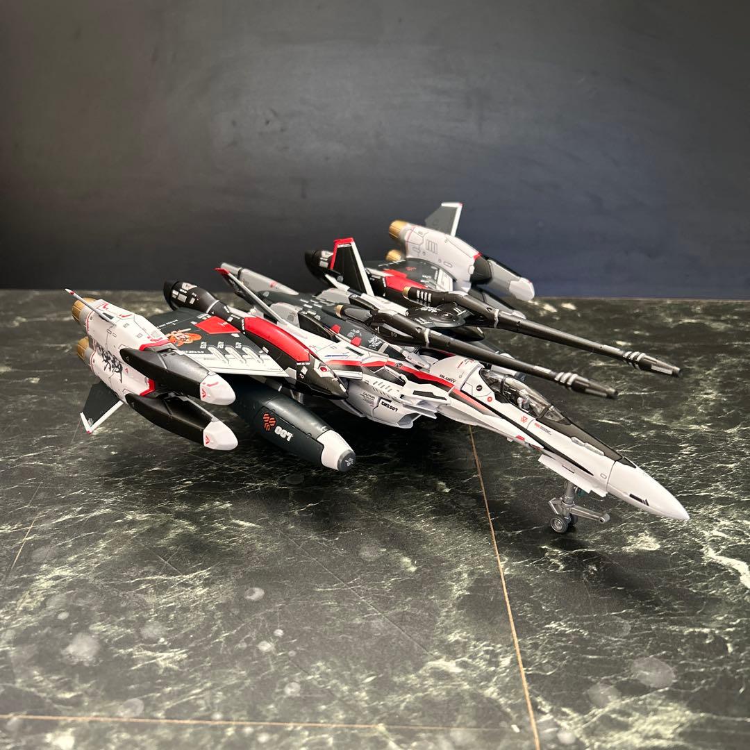 マクロス1/72VF-25Fトルネードメサイアバルキリー　プラモデル完成品