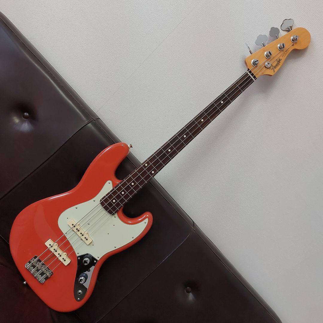 ベース Fender SCANDAL Tomomi Jazz Bass