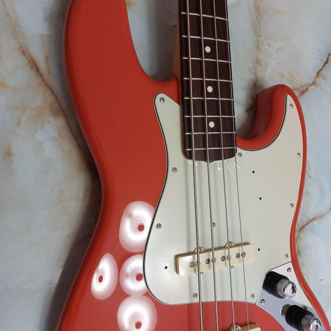 ベース Fender SCANDAL Tomomi Jazz Bass