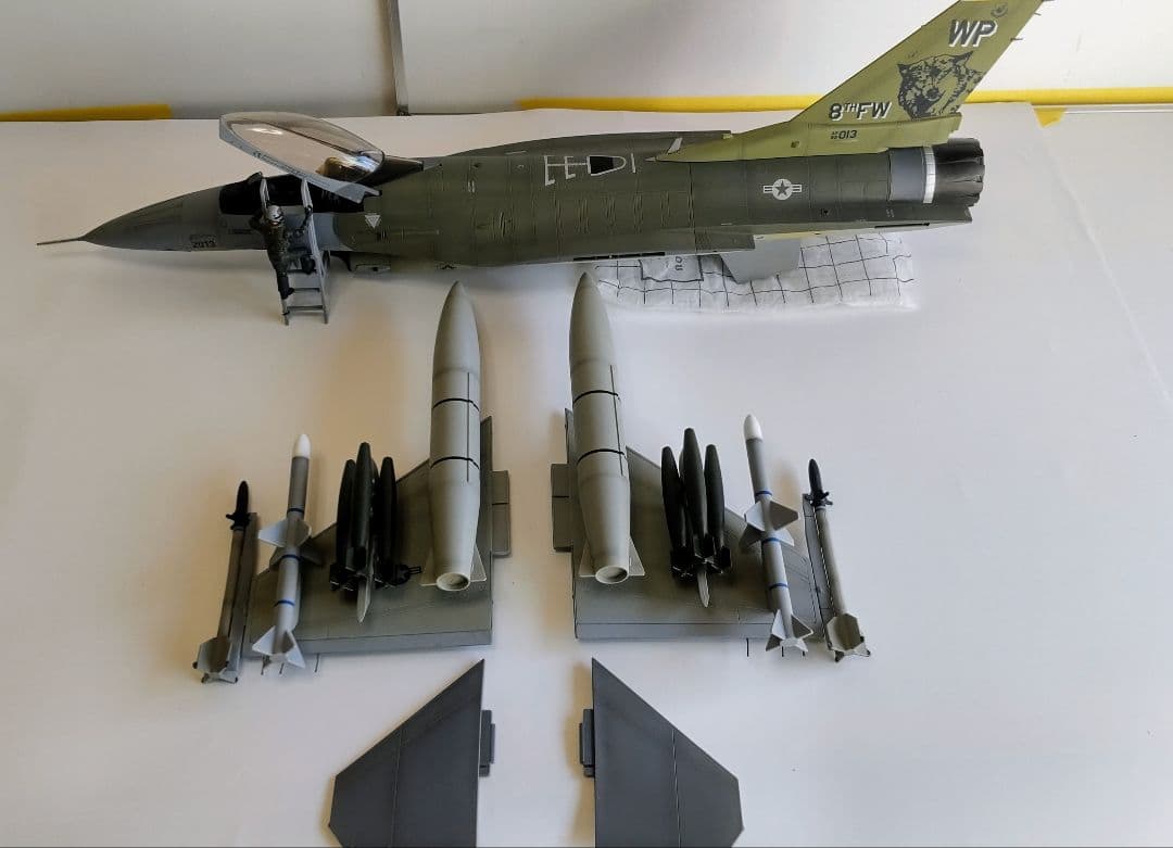 【Kanompang 1/18　F16 ウルフパック
