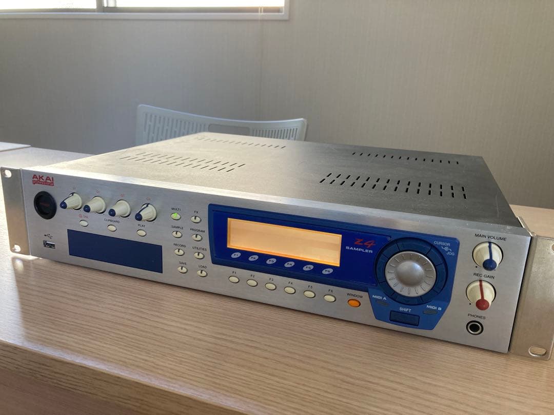 AKAI Z4 サンプラー