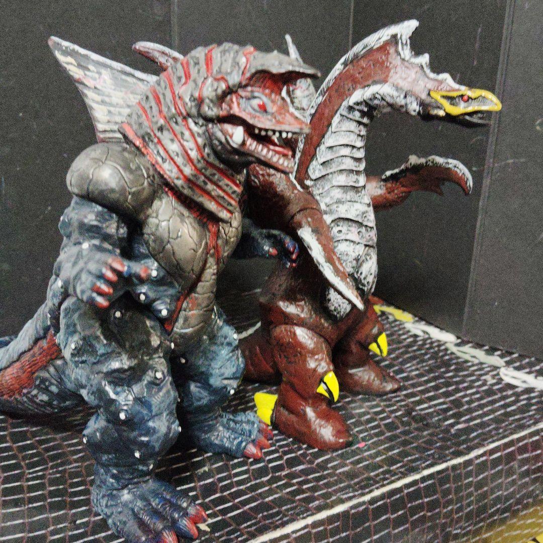 大特価ウルトラ怪獣旧型絶版ゴルザ、メルバ2体セット（リアルモデル）