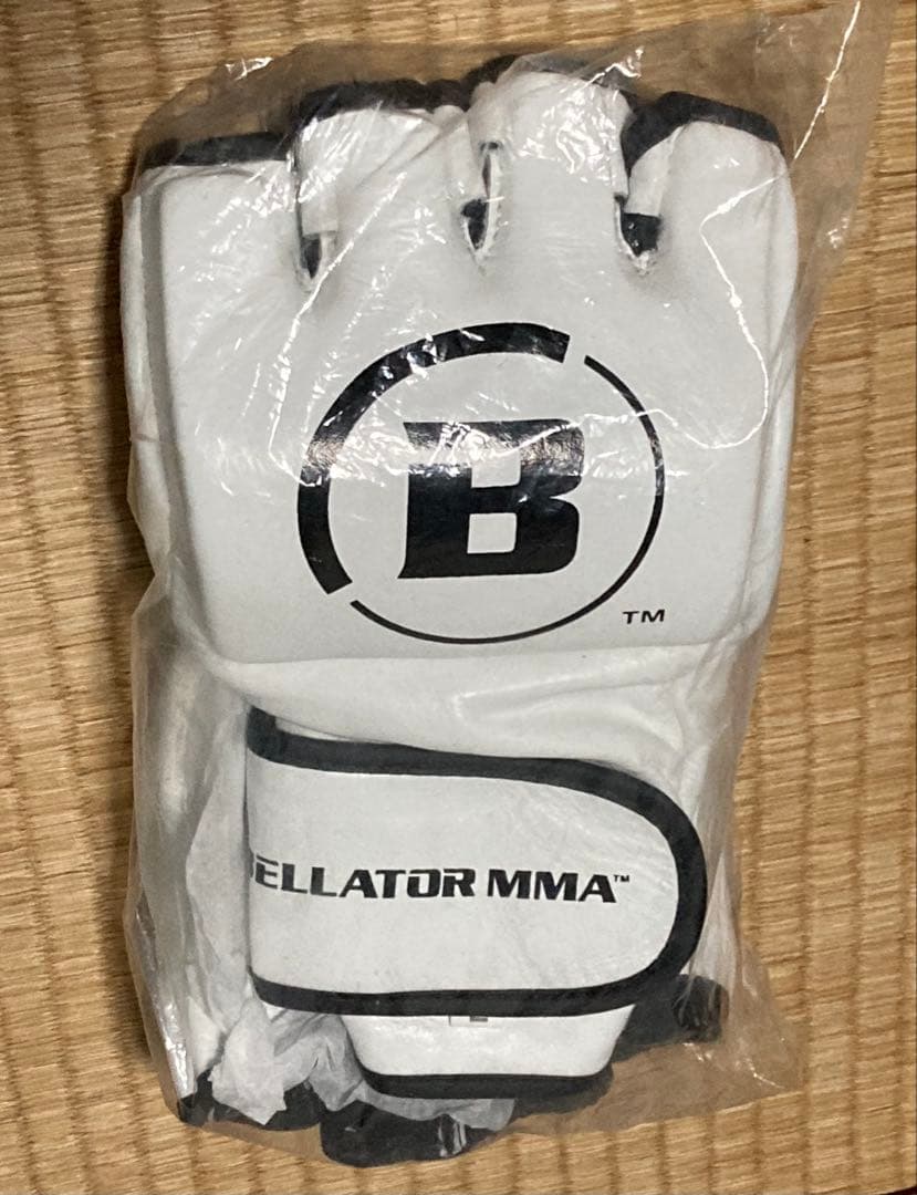 〈新品〉BELLATOR MMA 白グローブ 団体からの選手支給品