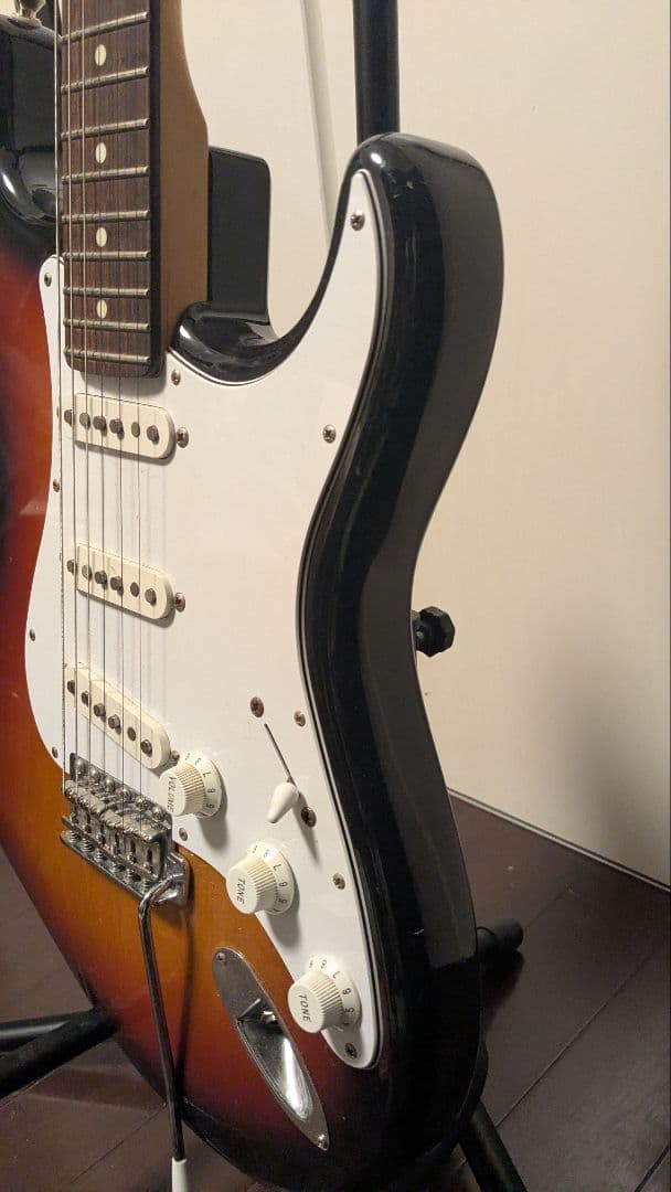 FGN jst-5r ストラトタイプ　レインボートーン エレキギター