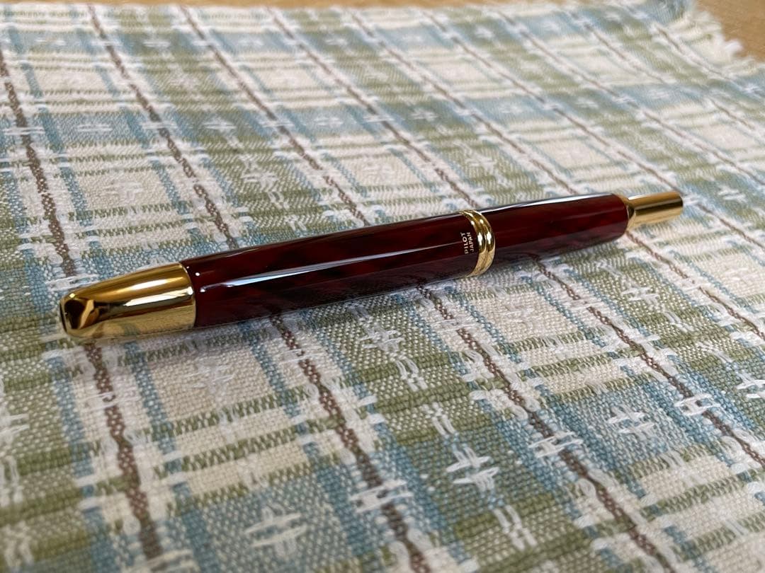 PILOT キャップレス 万年筆 マーブル　 字幅F