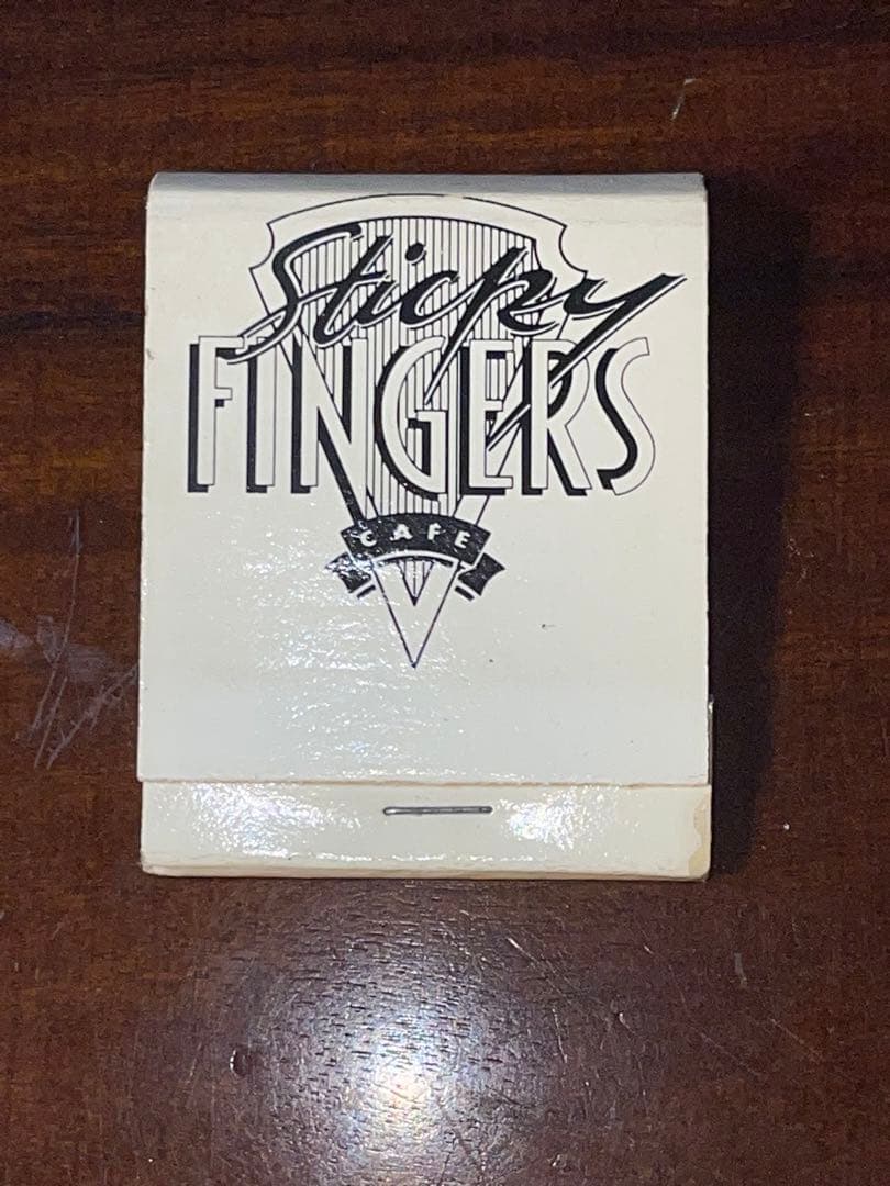 既に閉店したSticky Fingers Cafe のグッズセット