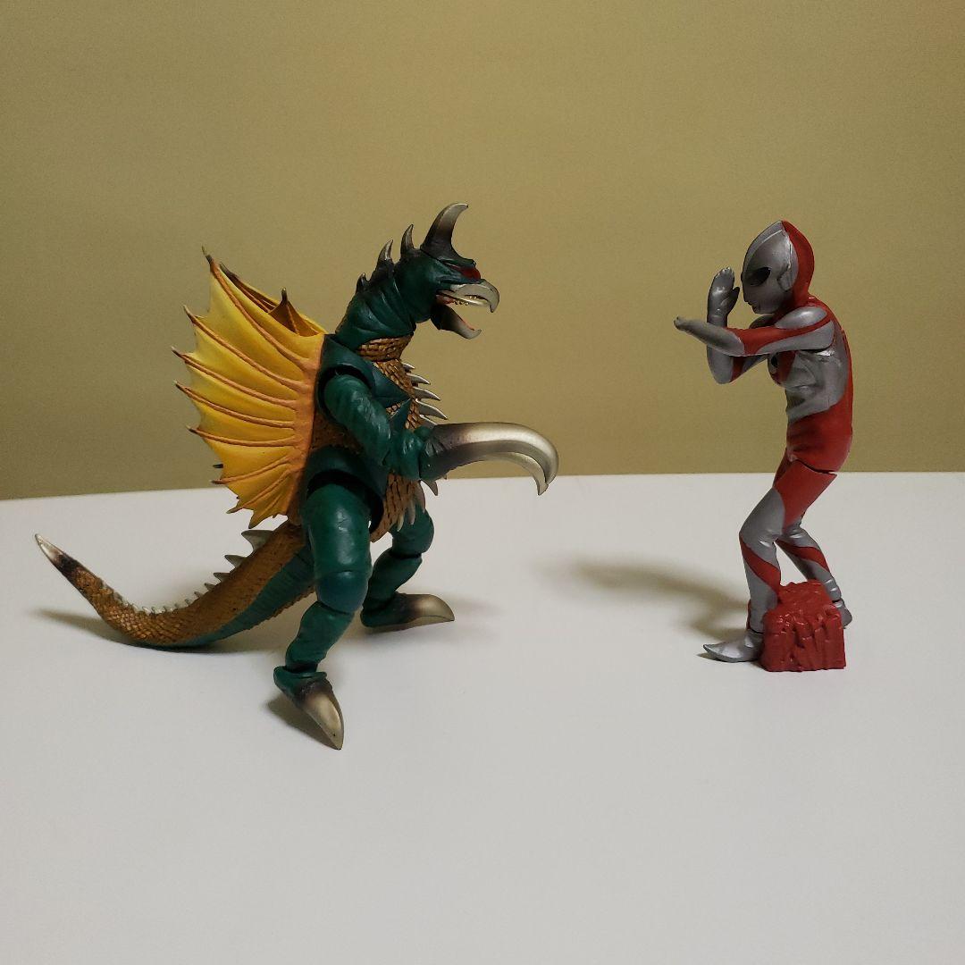 ウルトラマンフィギュア　ガイガン