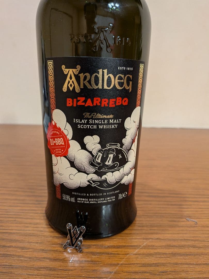 Ardbeg BizarreBQ 700ml 50.9%　ピンバッチ付