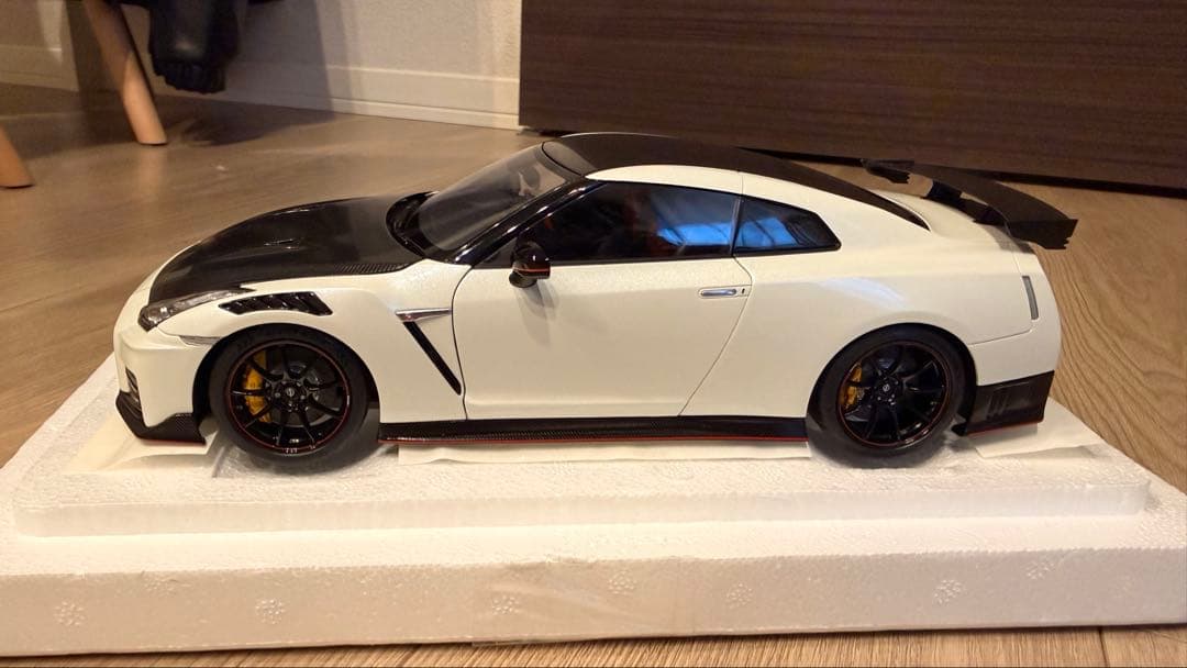 AUTOart NISSAN R35 GT-R NISMO ホワイトパール