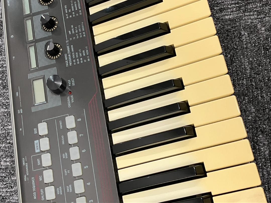 KORG コルグ　シンセサイザー　R3 キーボード