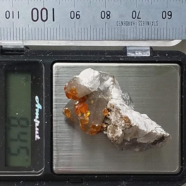 8.45g　ガーネット　煙水晶　スペサルタイト　母岩付き　共生鉱物　鉱物標本