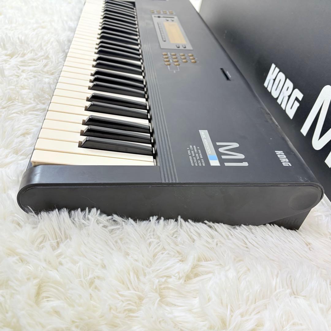 KORG M1 シンセサイザー ハードケース付き コルグ 希少 鍵盤楽器